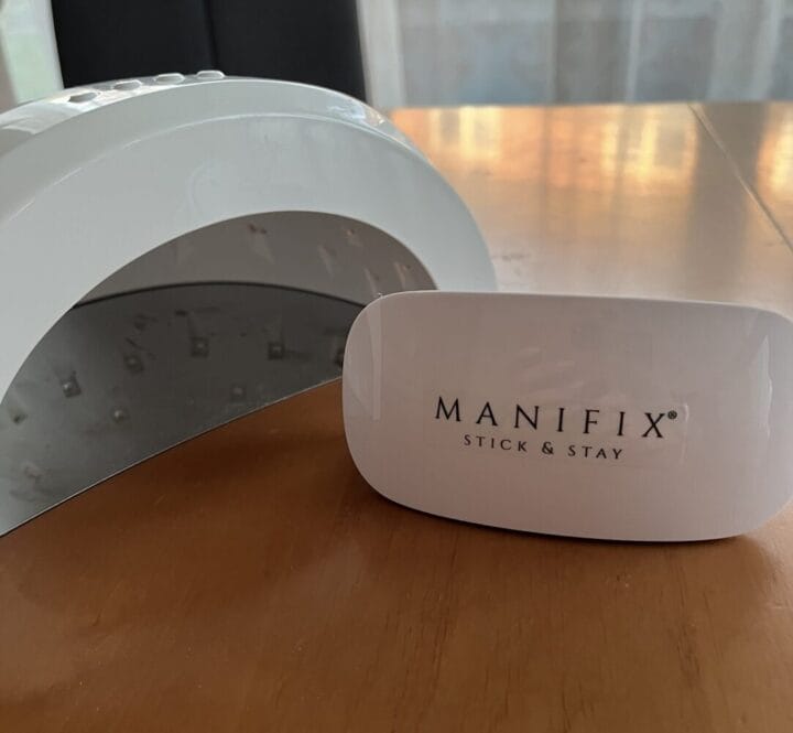 Bringe deine kurzen Nägel zum Strahlen - dank UV-Nagelfolien | MANIFIX